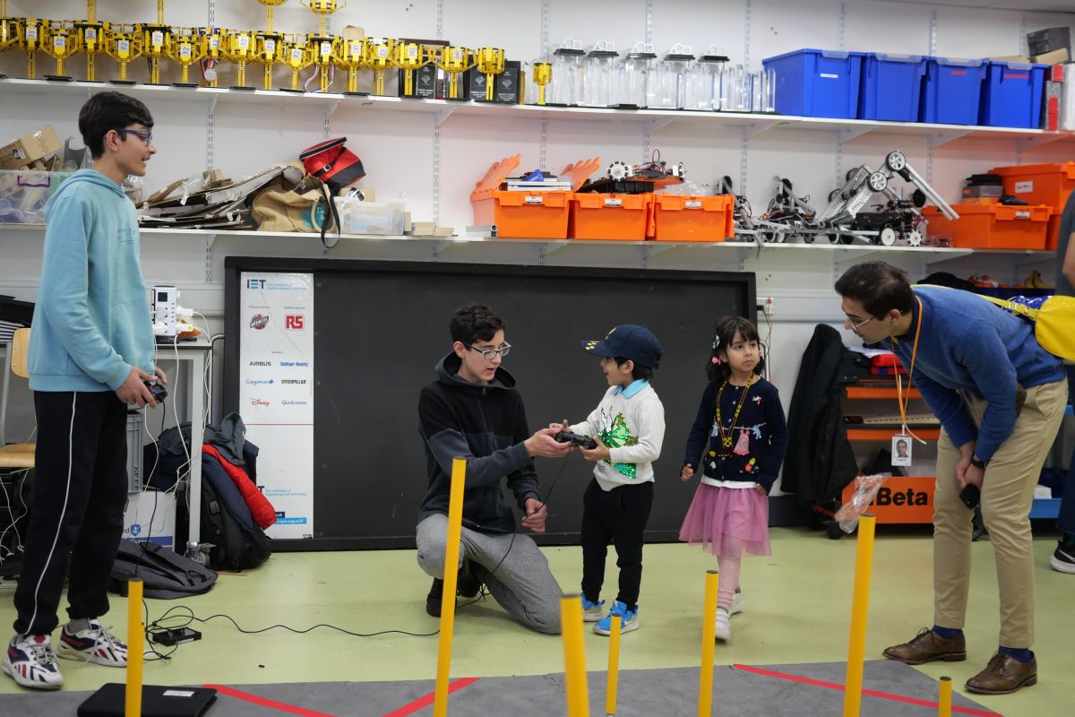 Knowledge is power at the ASL Robotics Open House | News Post