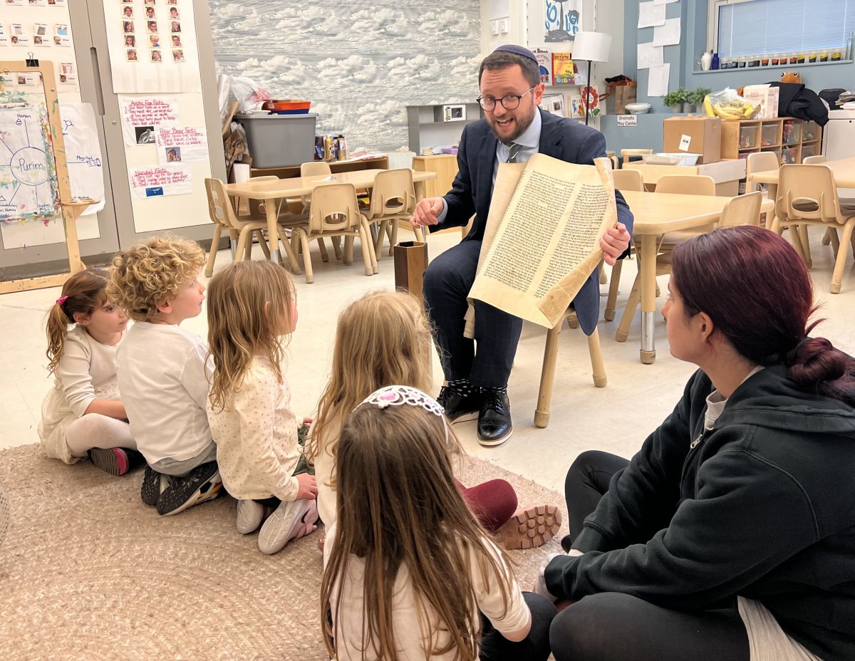 ECC Students Are Spectacular Scribes! | Ramaz News - The Ramaz School