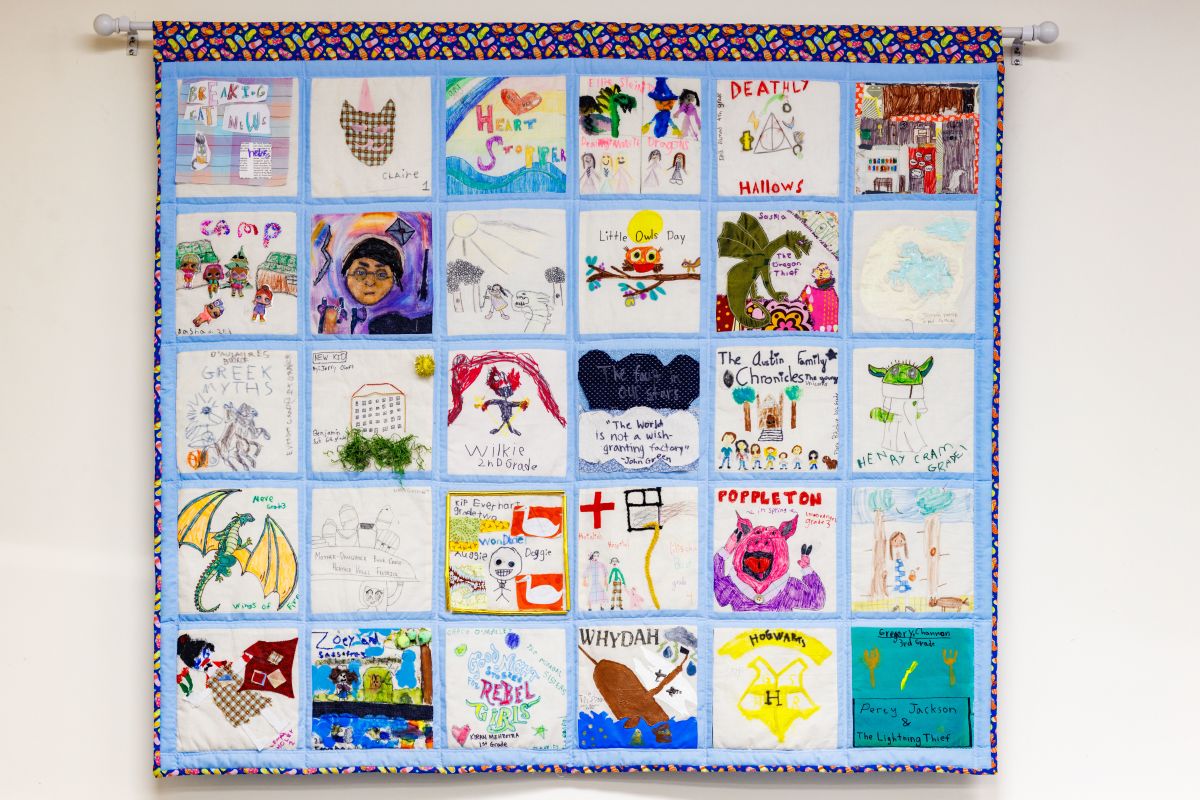Friends Free Library Unveils Student Summer Reading Quilt | News Details