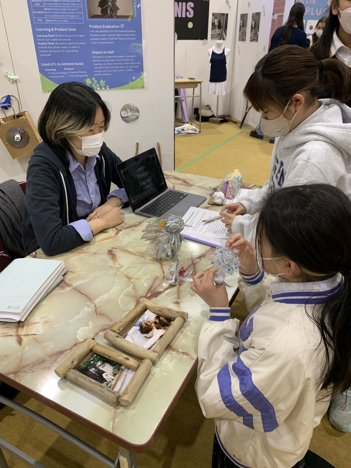 Grade 4 & 5 visit the MYP Personal Project | Setagaya