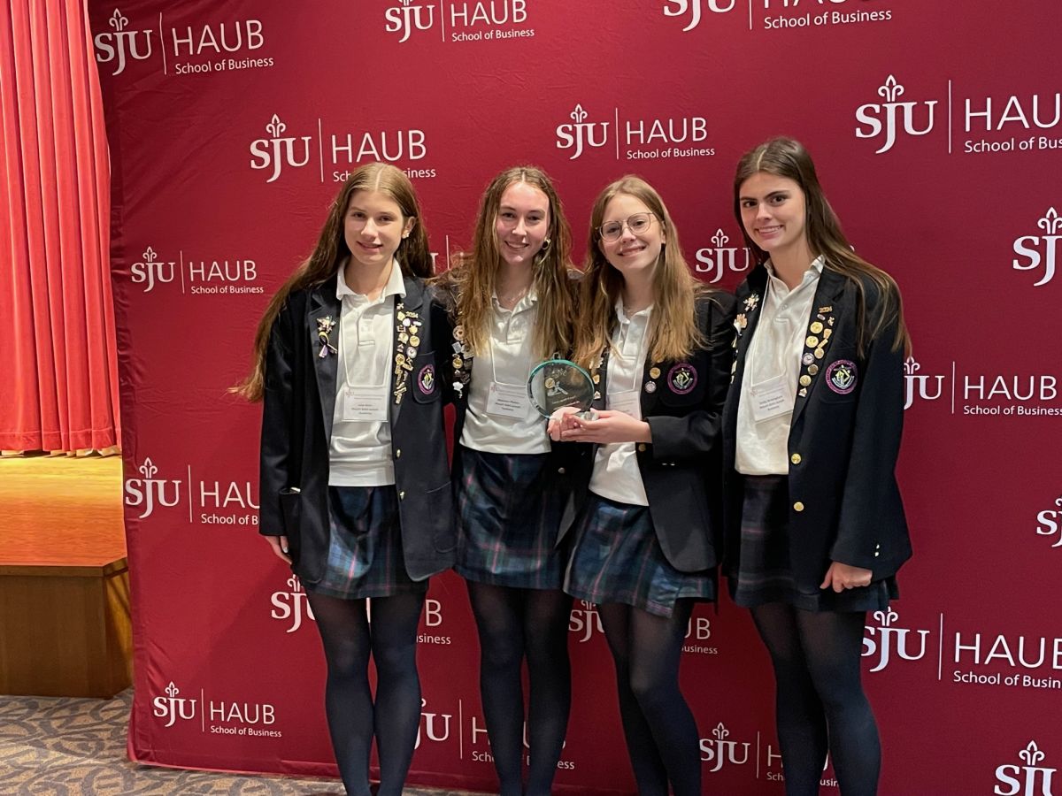 Mount's "Digital Divas" Win Design Award at St. Joseph University ...