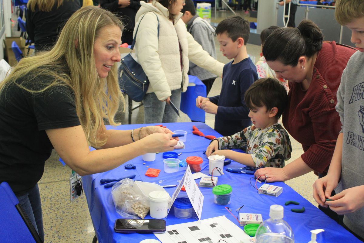 Students study the past, create History Fair projects for HITS Expo ...