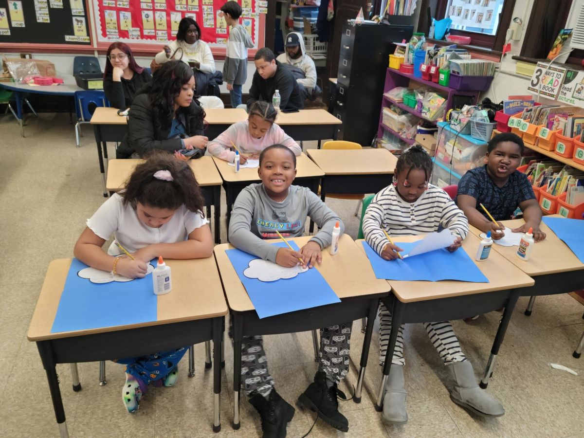 Graham School families participate in Family Literacy Night | News Details