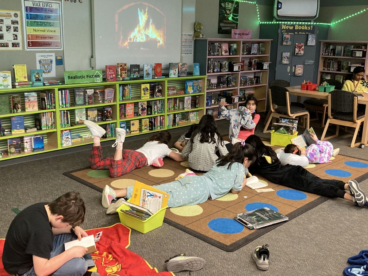 Read Across Endeavour Week | News Article - Endeavour Elementary School