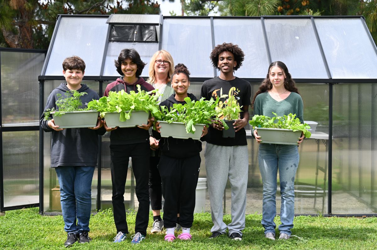 New Greenhouse Helps Science Students Grow | News Details