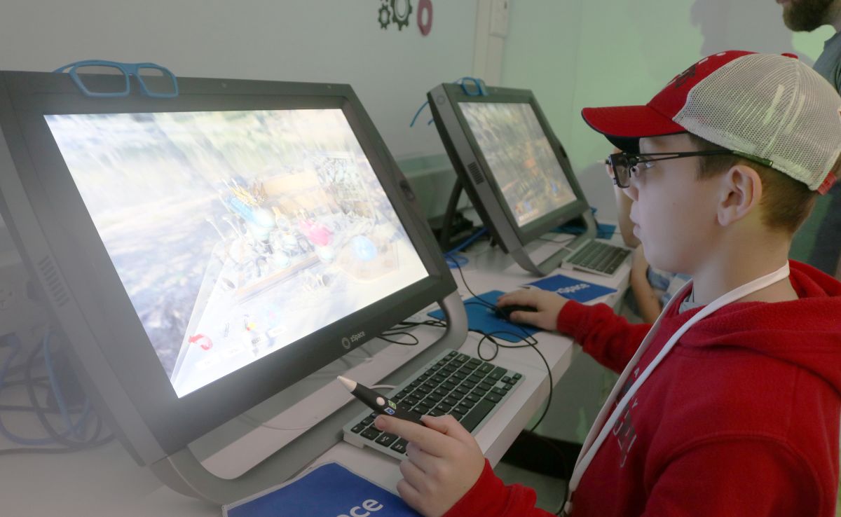 Longwood Central School District Hosts Technology Showcase | News Details