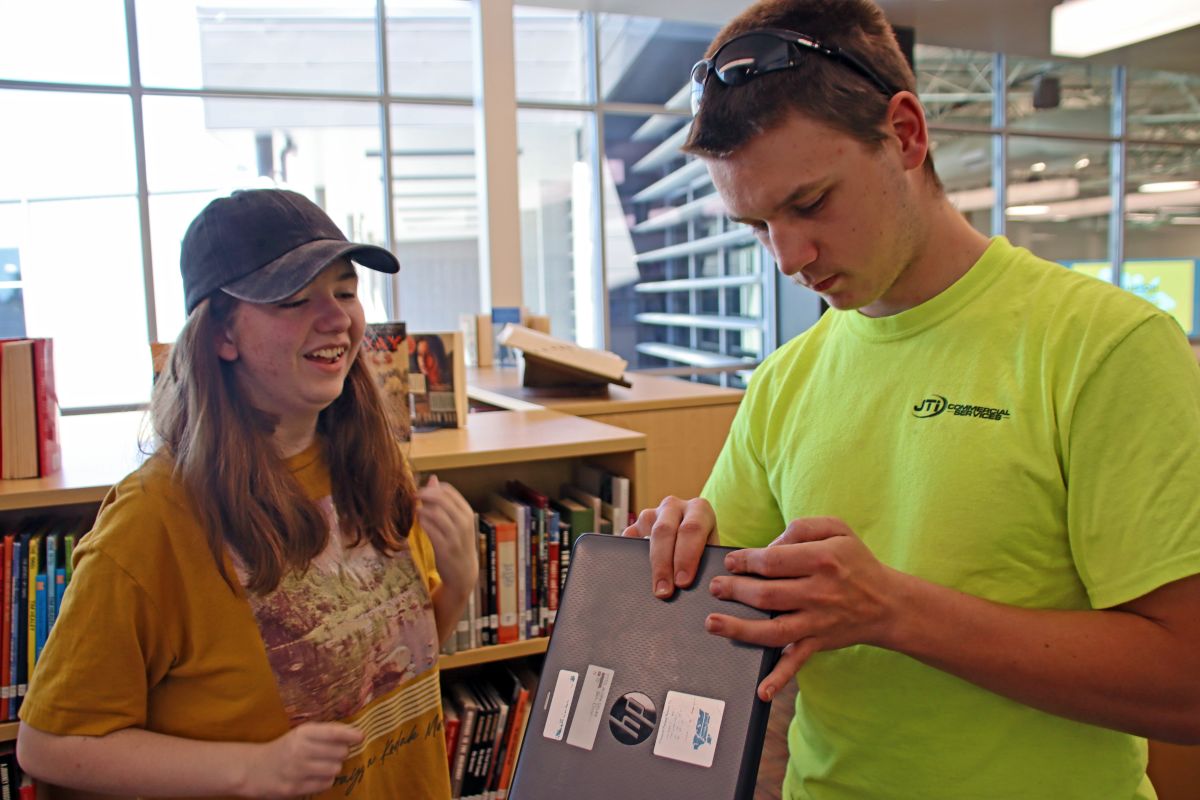 FHS Tech Support class teaches valuable job skills | Blog Details