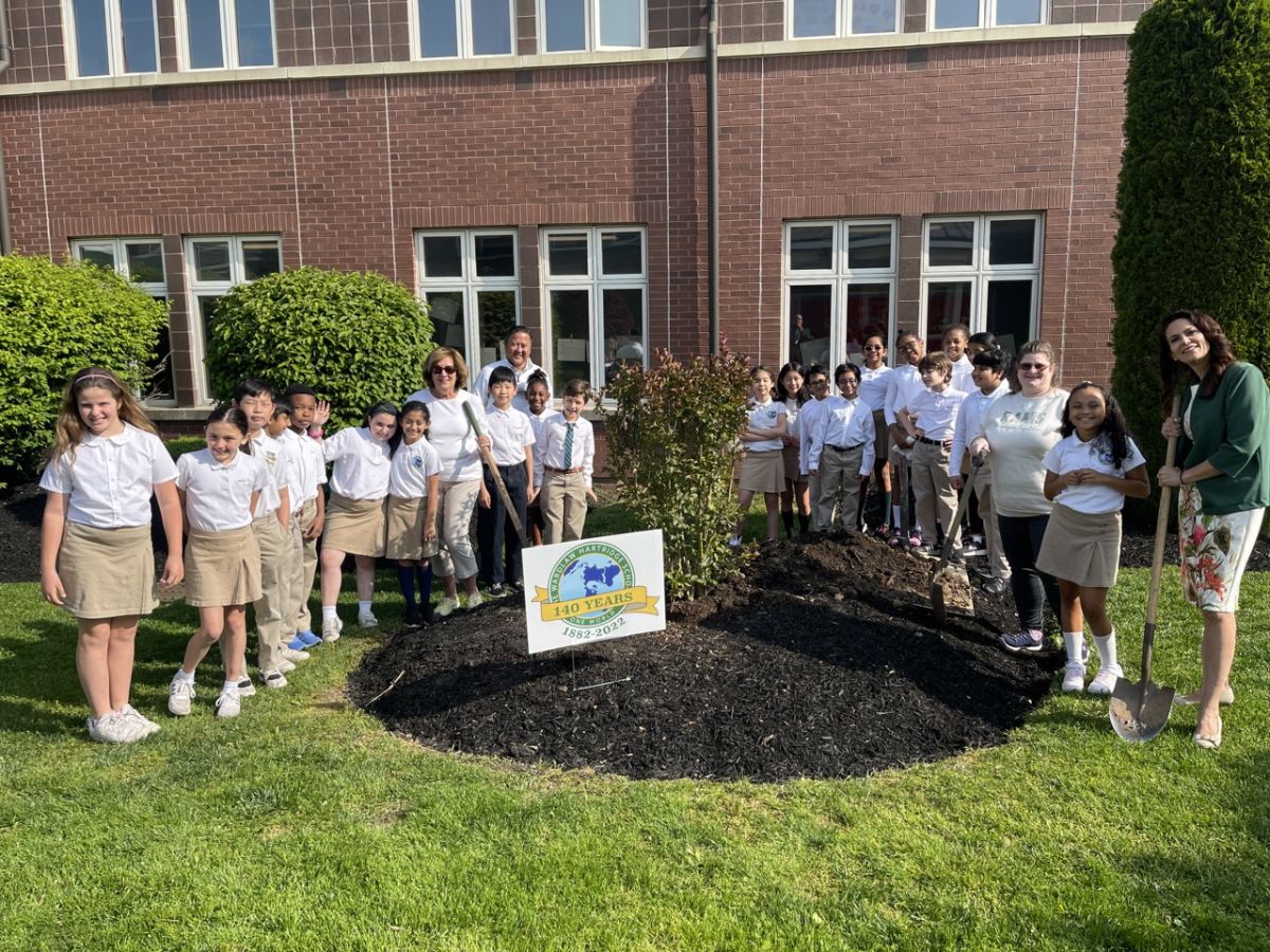 Fourth Graders Plant Commemorative 140th Tree | News Posts