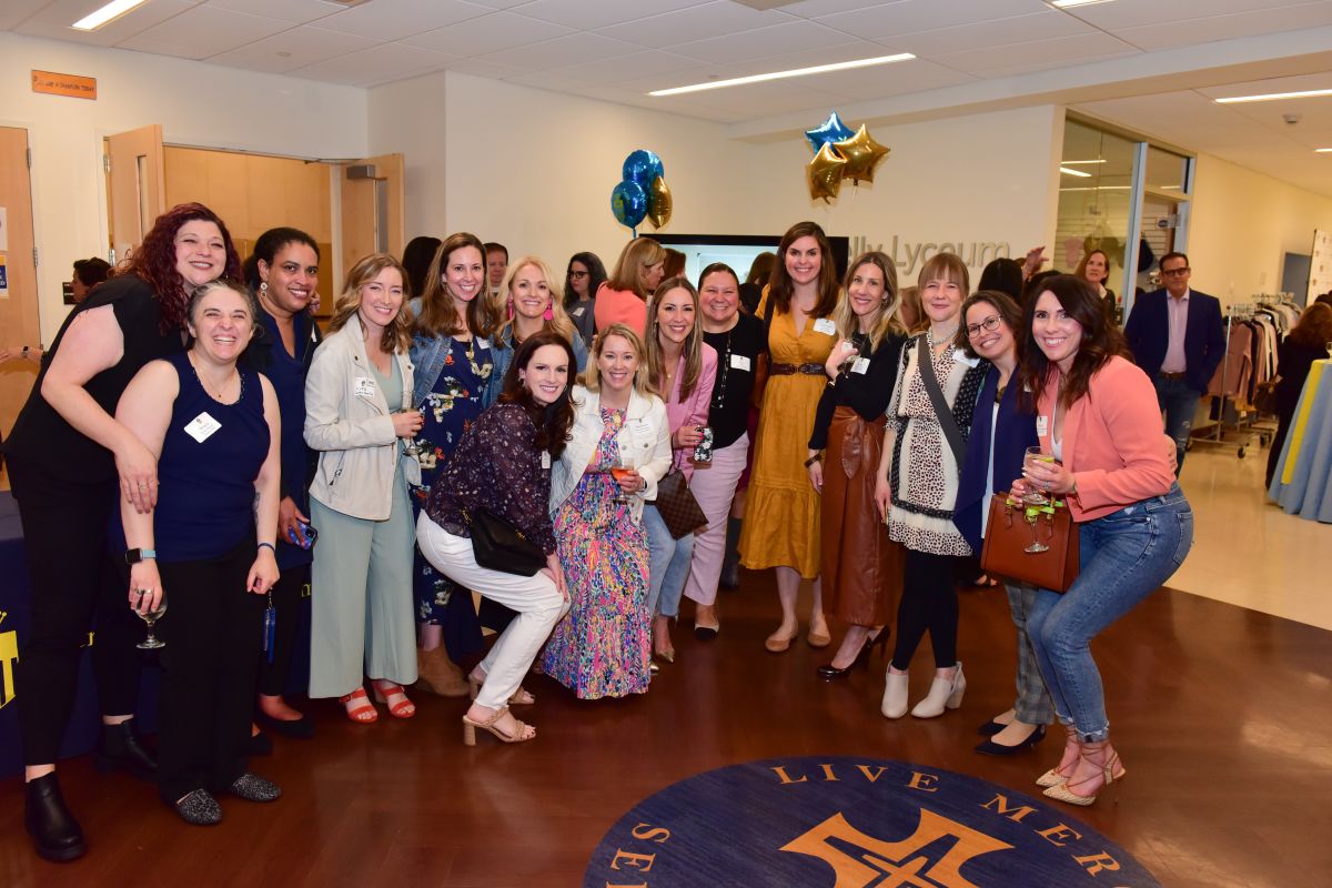 Four Reasons to Embrace the Alumnae Network | Single Blog