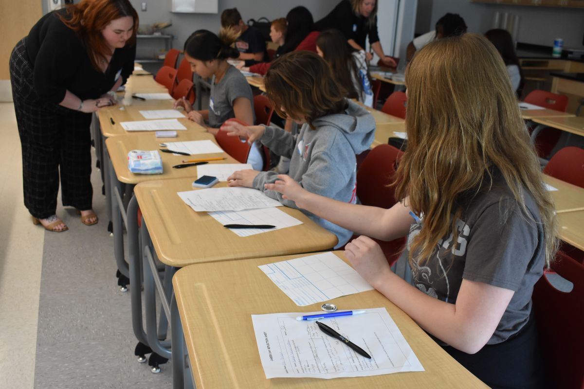 Colonial Middle School sixth-graders interact with professionals on ...