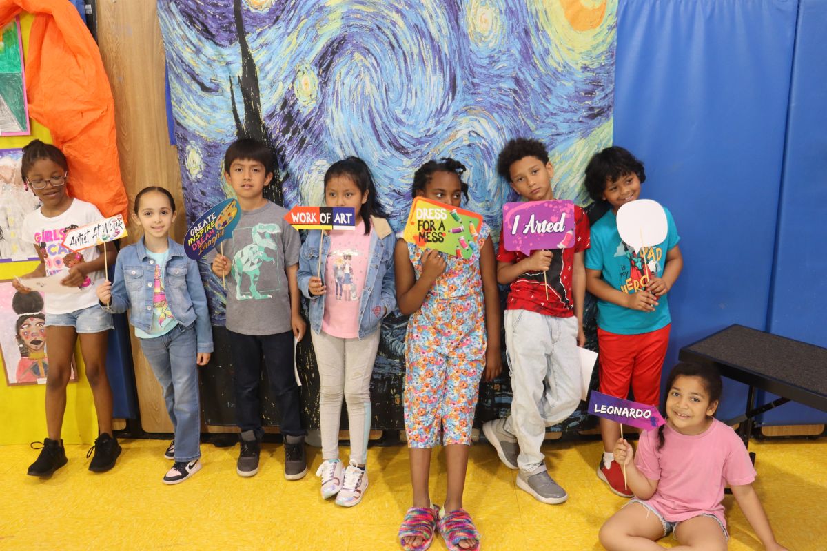 Hamilton School hosts art show | News Details