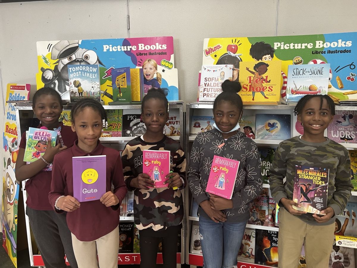 Edward Williams School holds book fair | News Details - Williams School