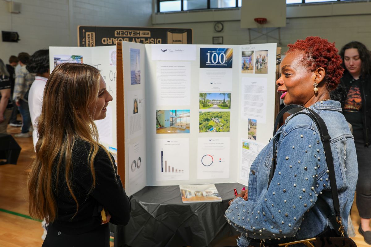 Senior Experience Classes Showcase Their Yearlong Internships | News Post