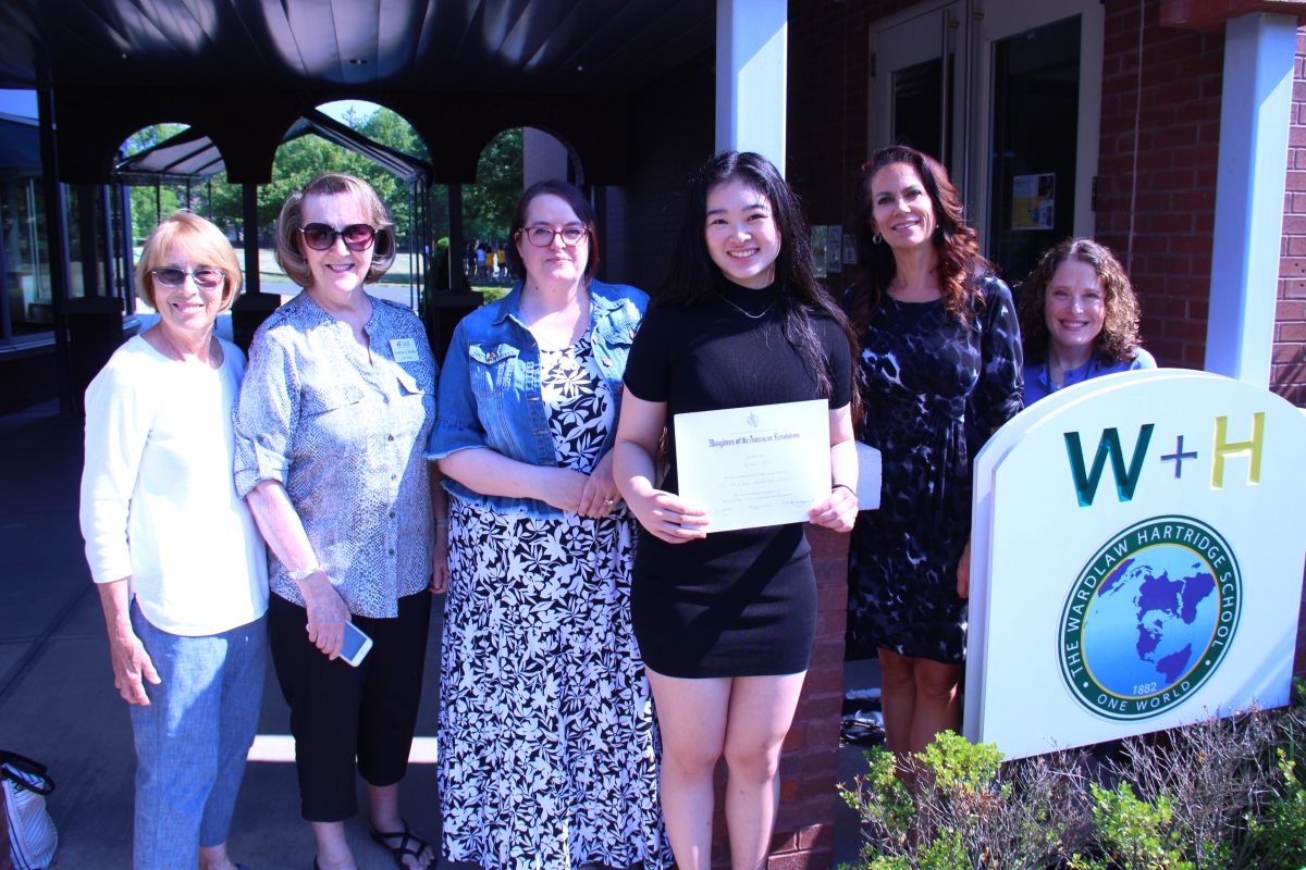 Annie Gu ’23 Wins DAR Good Citizen Award | News Posts