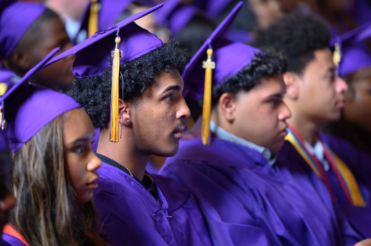 Loughlin Celebrates 171st Commencement | post