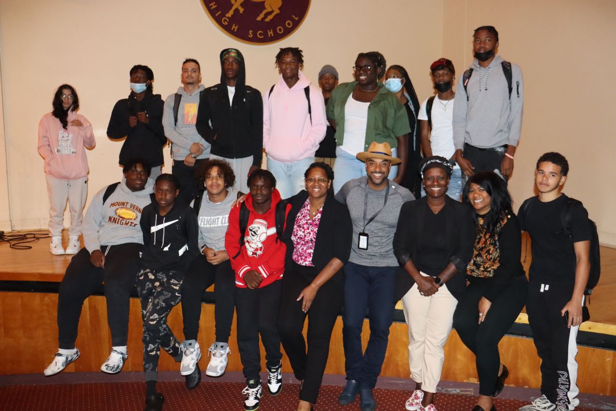 MVHS alumni give motivational speeches to 11th graders | News Details