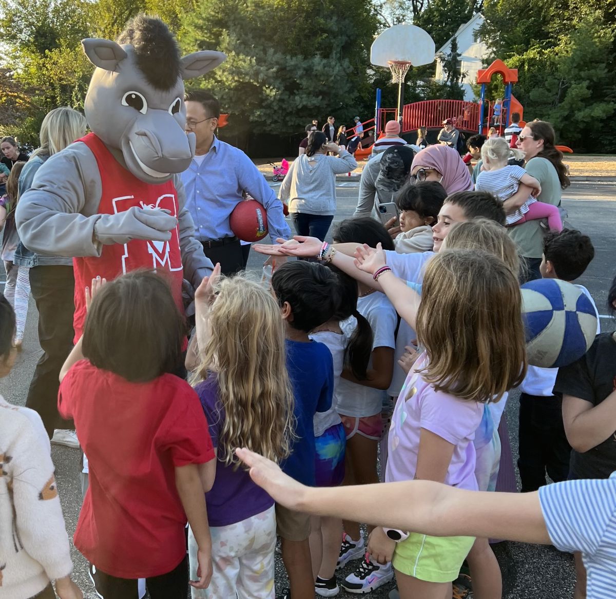 Merion hosts "Back-to-School" Fall Family Picnic | Article