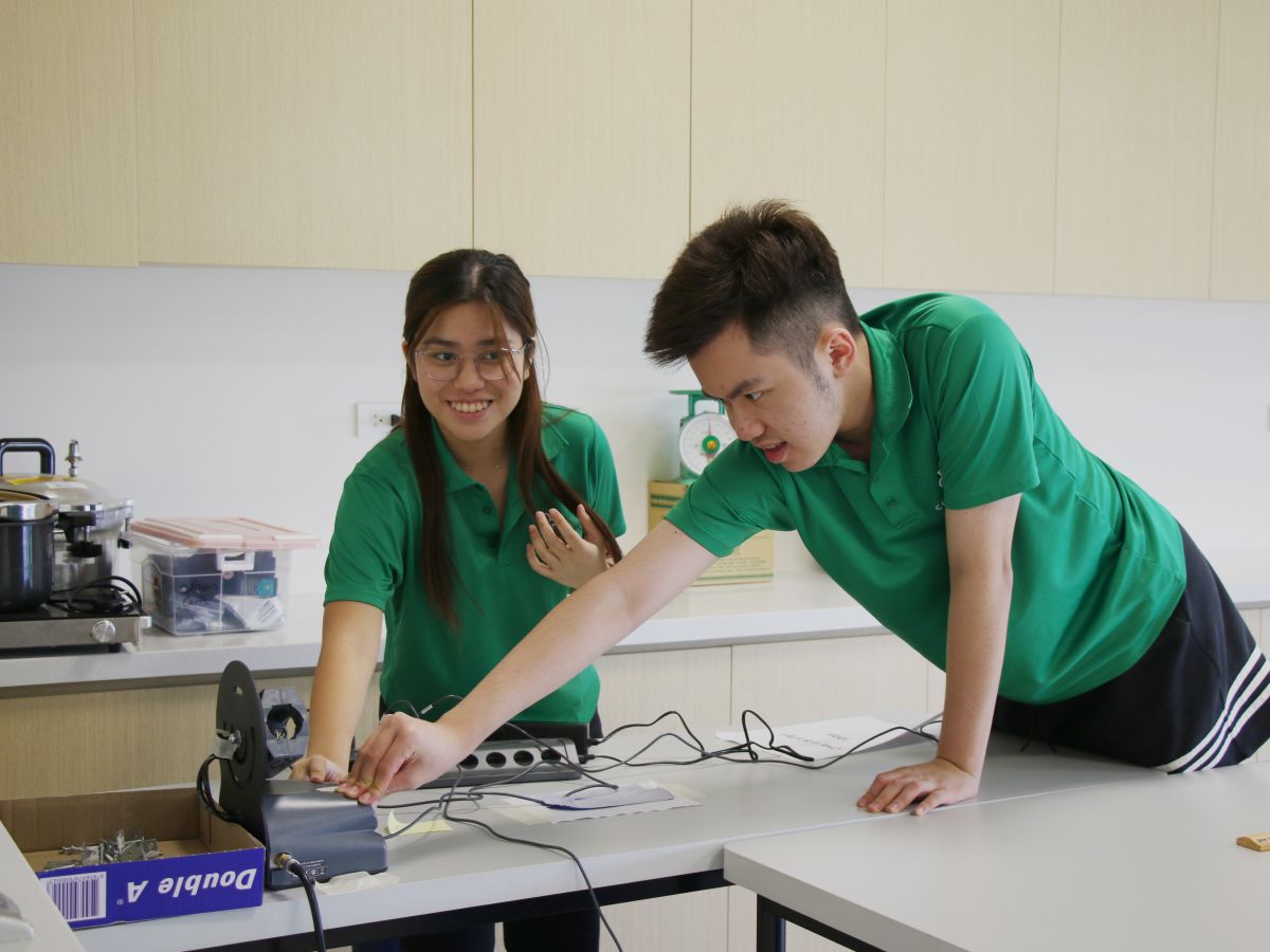 High school Applied Physics students launch ball bearings at objects | Post