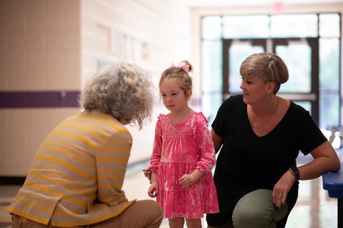 Superintendent Schuhler Visits Long Mill Elementary: Where Learning Is Enjoyable! | News Details