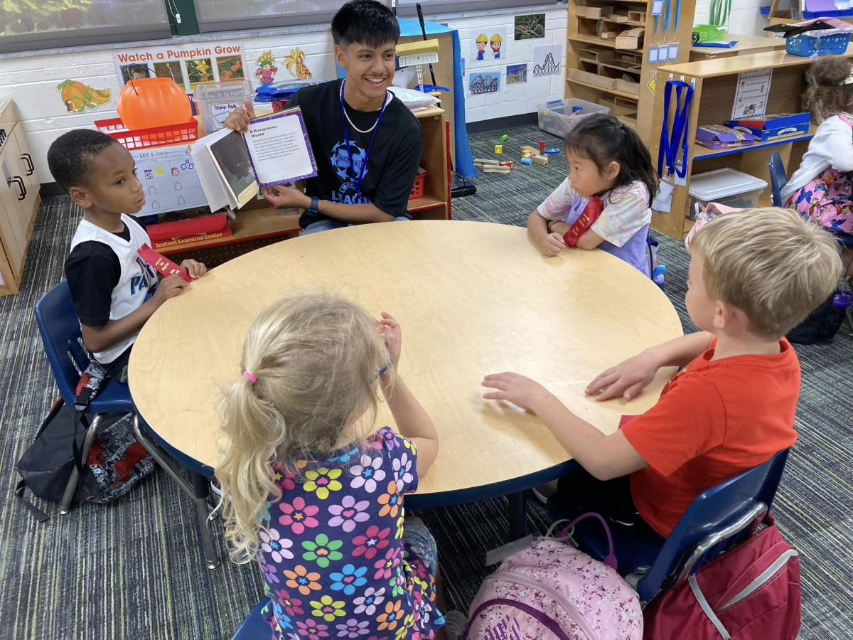 Memorial soccer team reads to Carnegie students | News Item ...