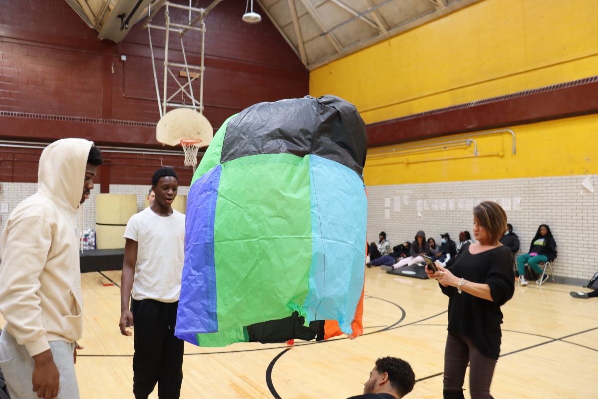 Aviation students at Mount Vernon High School launch hot air balloons ...