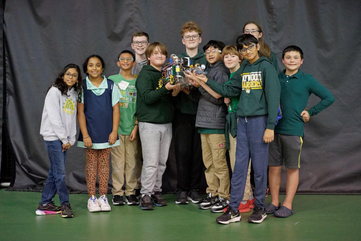 Maywood Robotics Starts Competition Season | News Article - Maywood Middle School