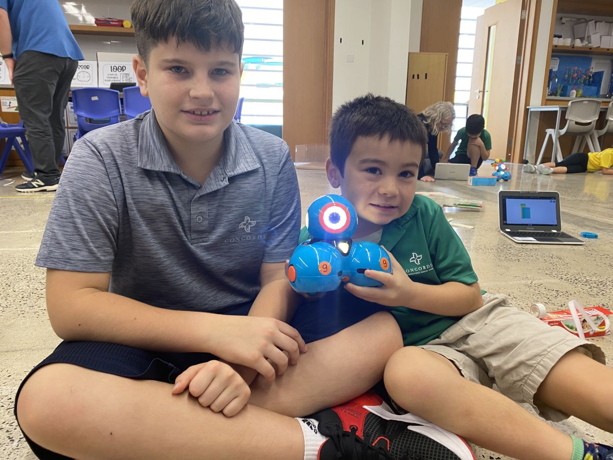 Students program robots during Concordia’s Week of Code | Post