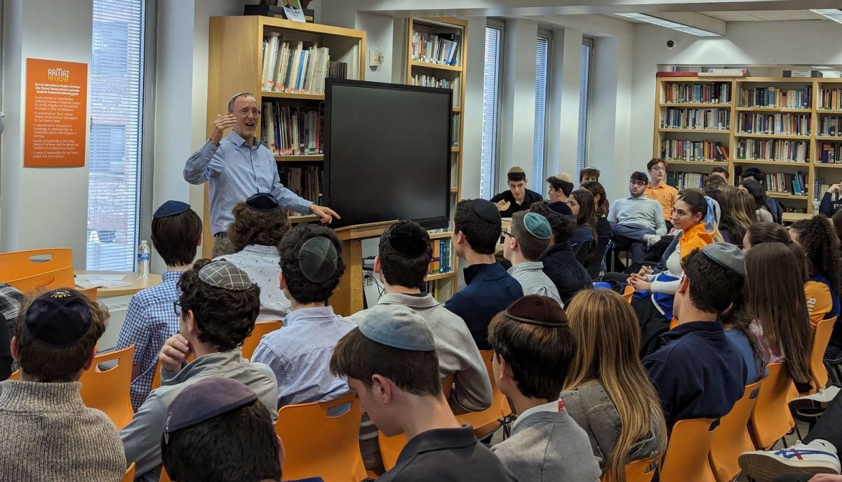 Rabbi Leo Dee Pays a Moving Visit to Juniors and Seniors | Ramaz News ...