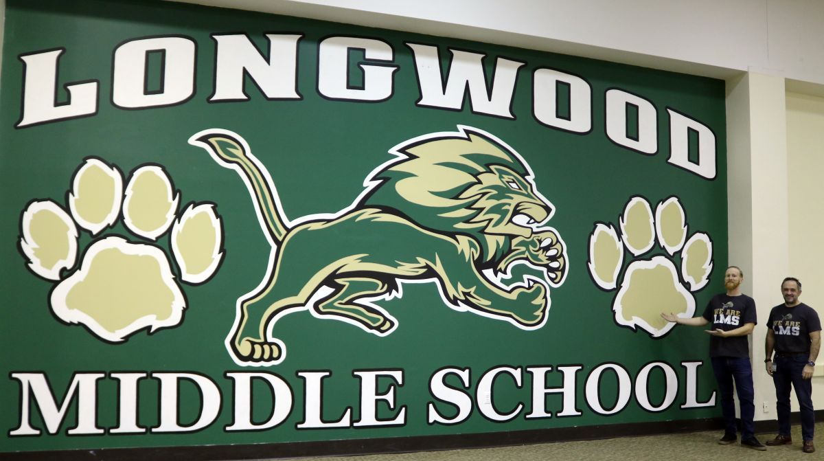 New Mural Unveiled at Longwood Middle School | News Details