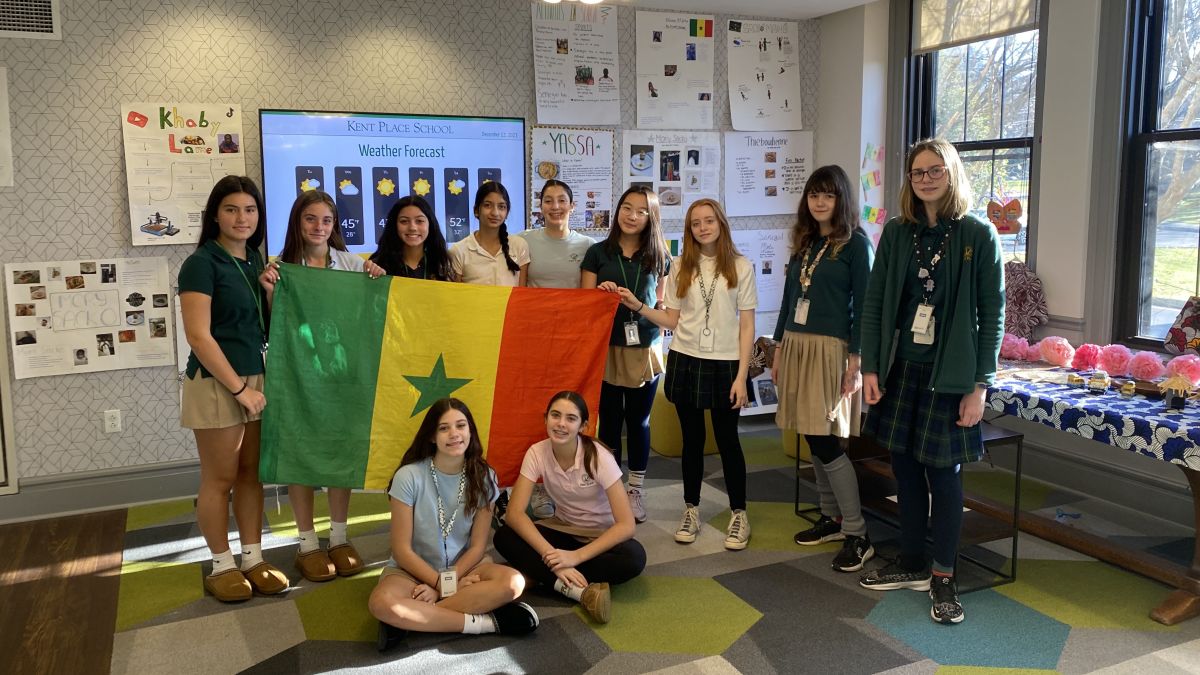 Students in the Middle and Primary Schools Work Together During French ...