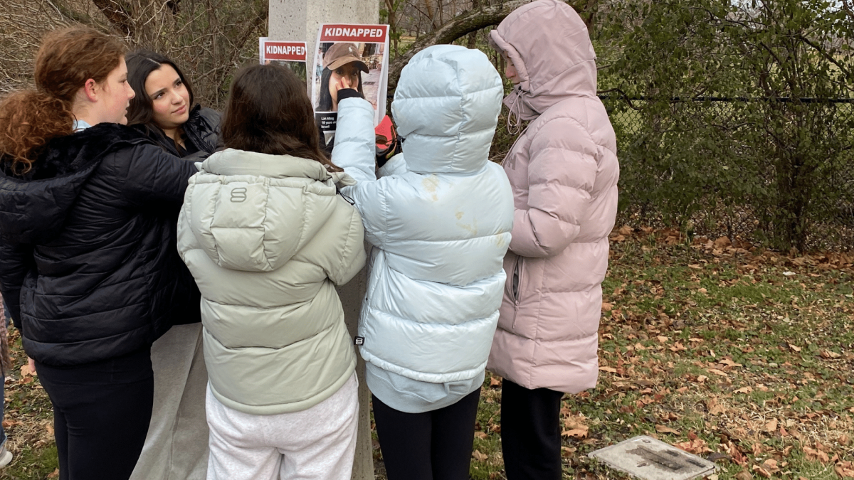 🇮🇱 8th Graders Embodying their Jewish Values | Hanging Posters of ...