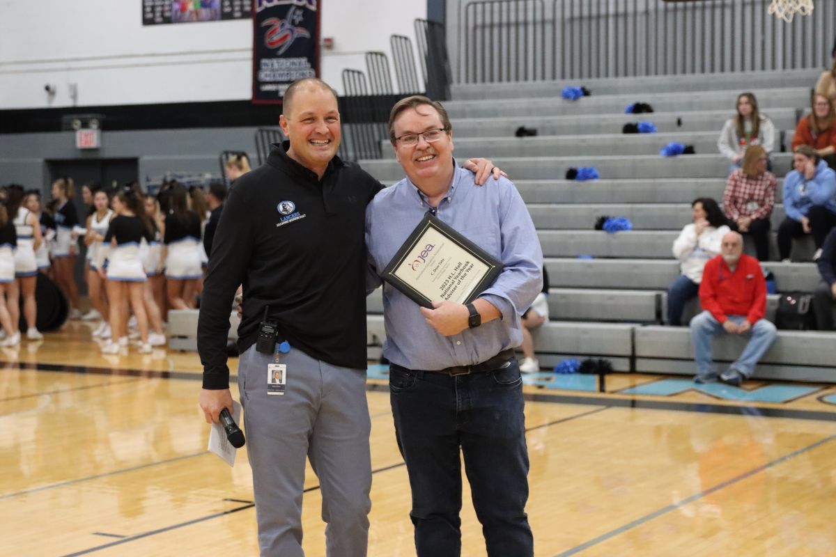 SM East's Dow Tate named National Yearbook Adviser of the Year | News ...