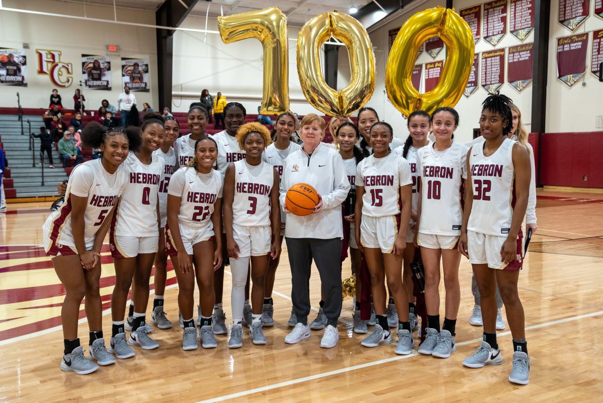Azar Hits 700th Career Win Against St. Francis | News Details