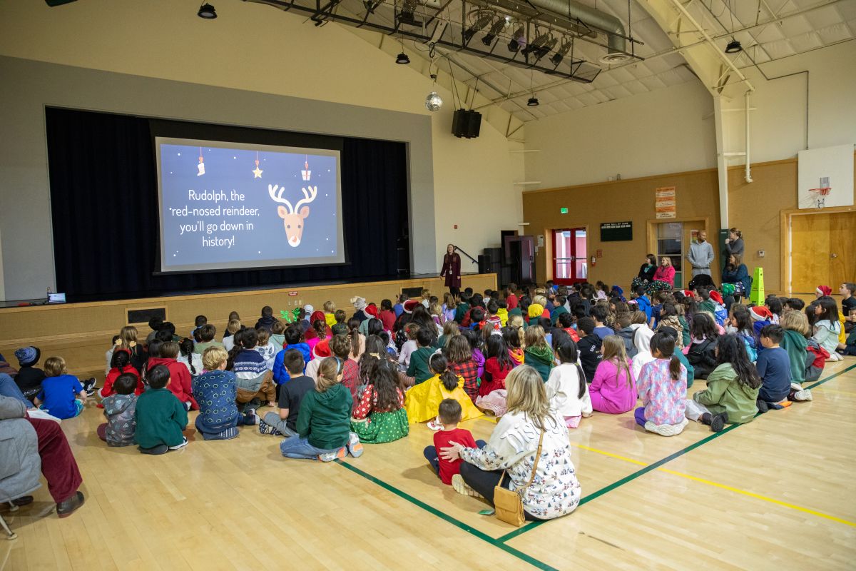 Elementary School Holiday Sing-Along Brings Festive Cheer | News Details