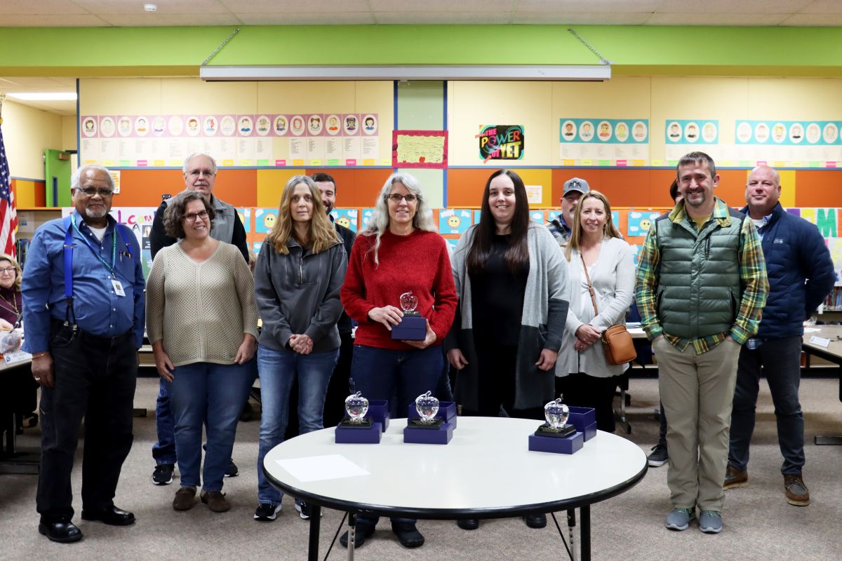 Employees receive January 2024 Crystal Apple Awards | Details
