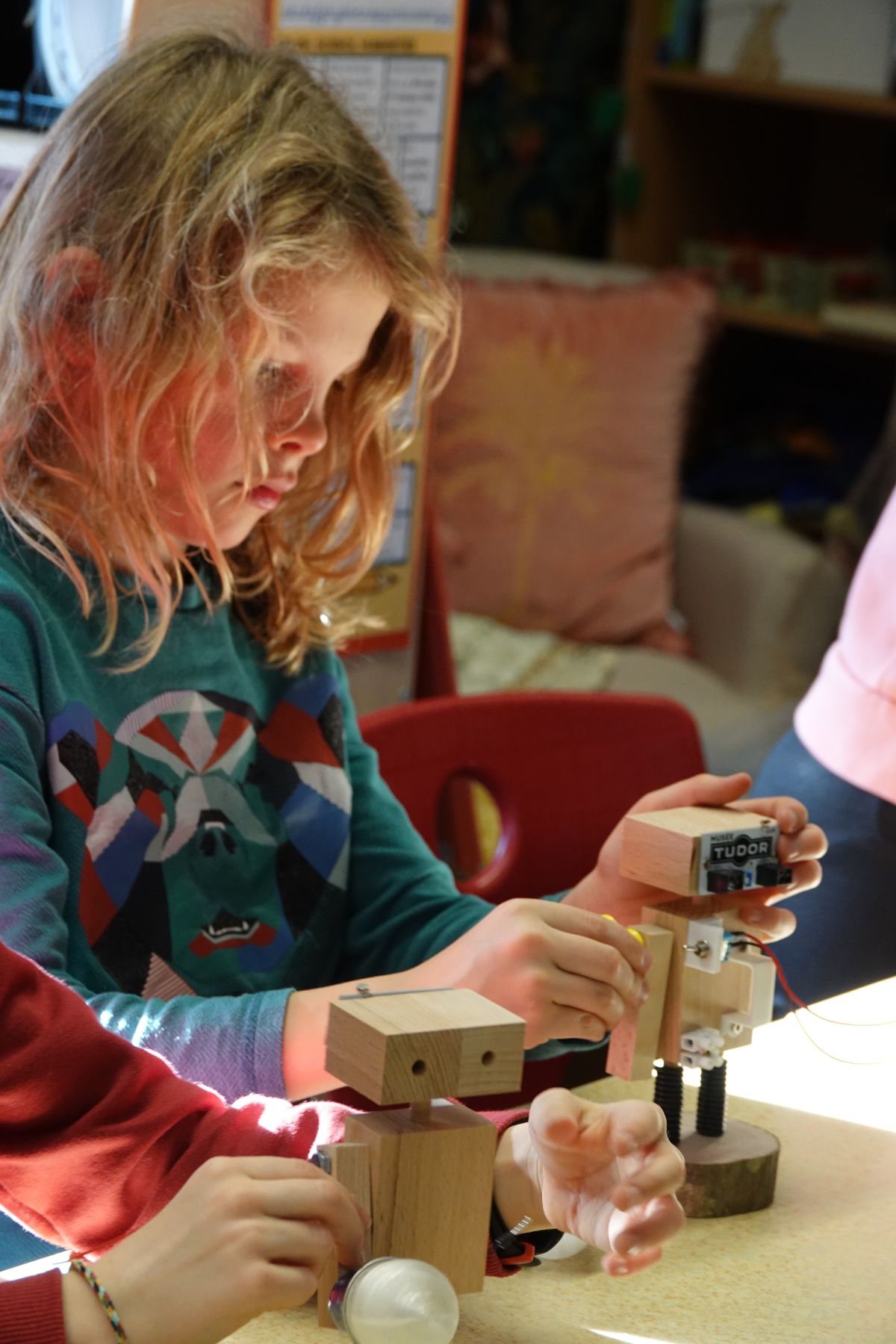 Students build robots in science class | New Stories