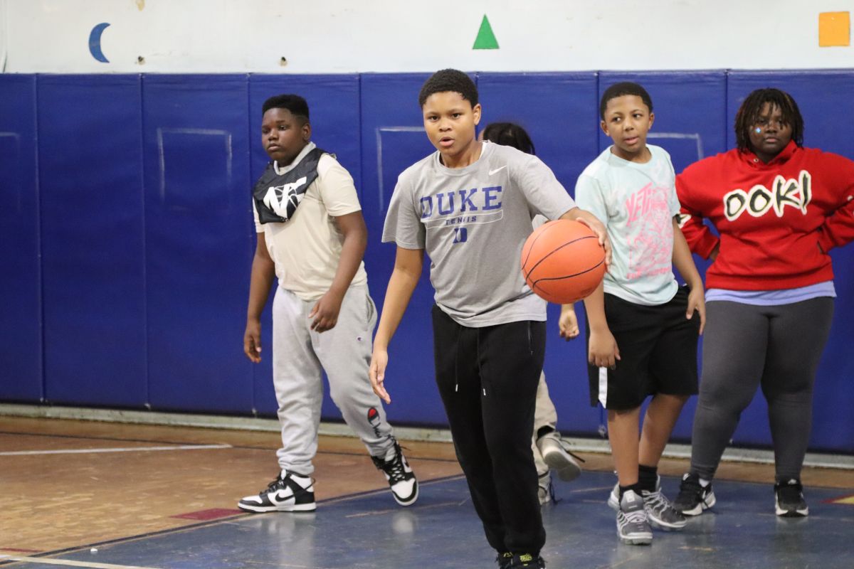 Edward Williams School students practice at afterschool basketball ...