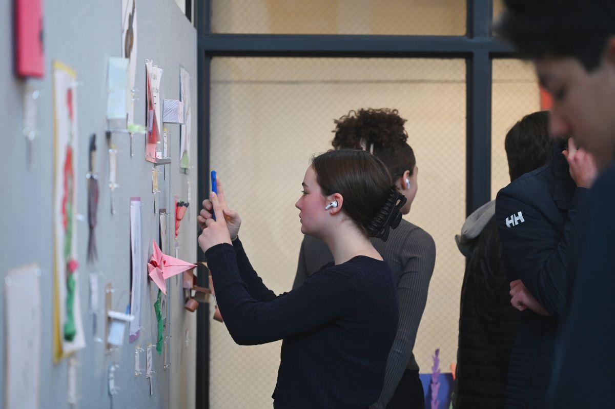 French students create gallery-like multimedia representations of film ...