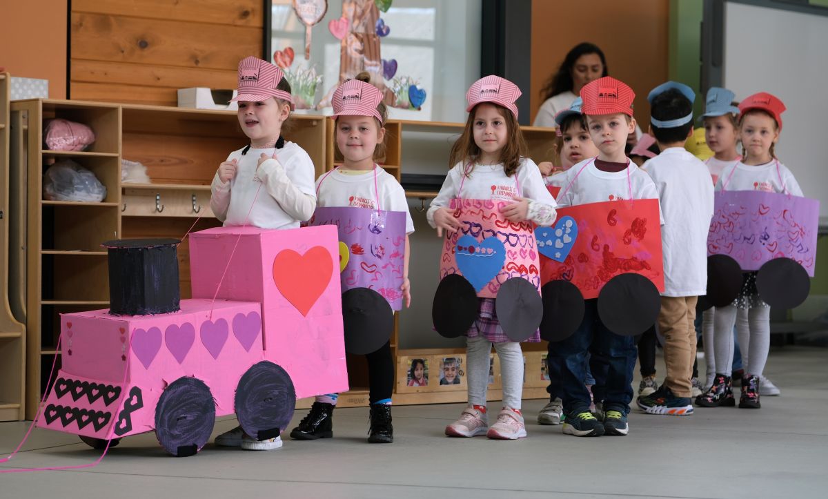 A Parade of Kindness Through the Halls of the ELC | District News Articles