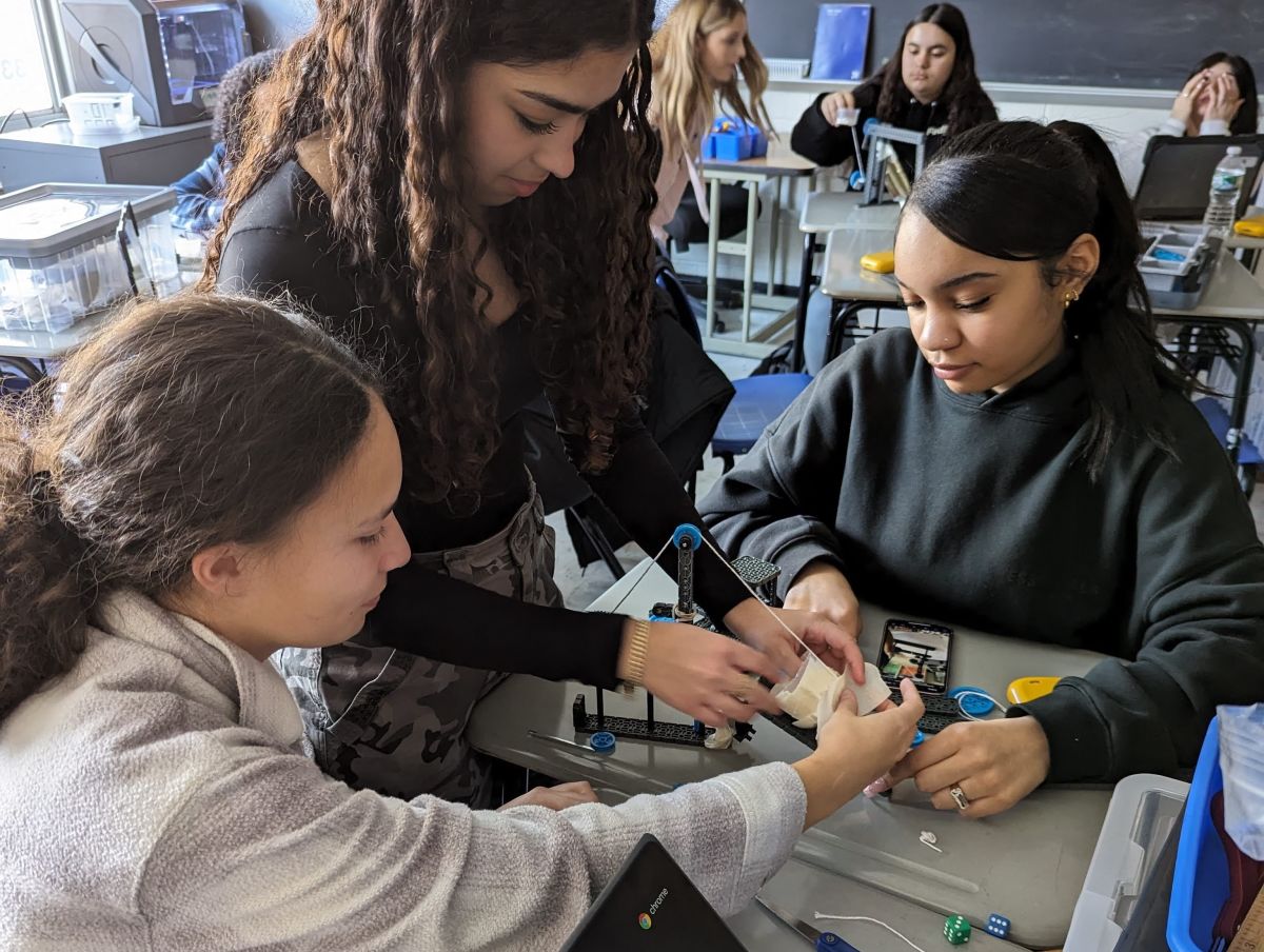 WHS Engineering Essentials students build machines | News Story - Washingtonville High School