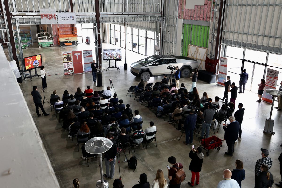 Tesla donates $600,000 to ECHS & P-TECH for manufacturing studio ...