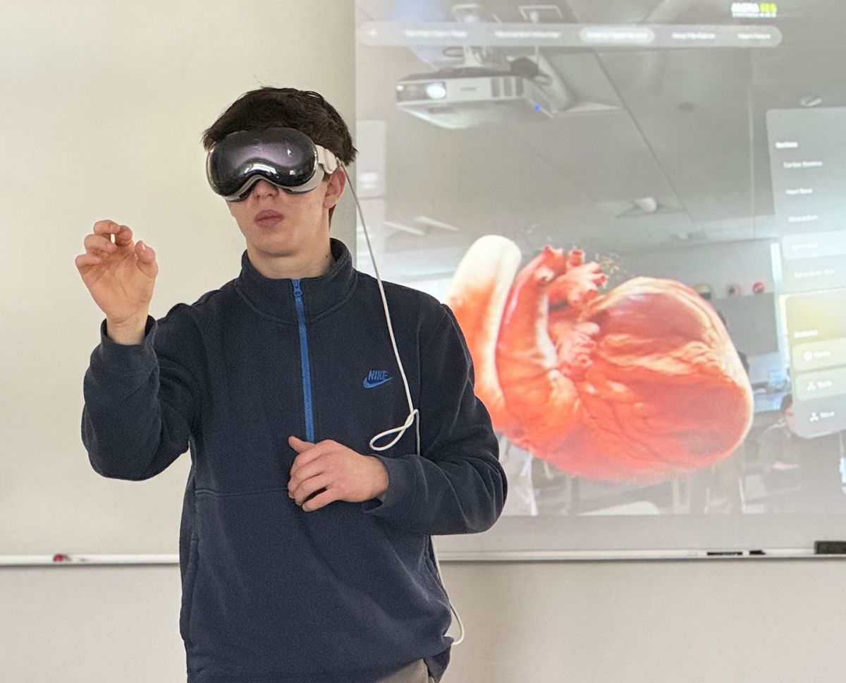 Experimental Biology Class Experiences the Apple Vision Pro ...