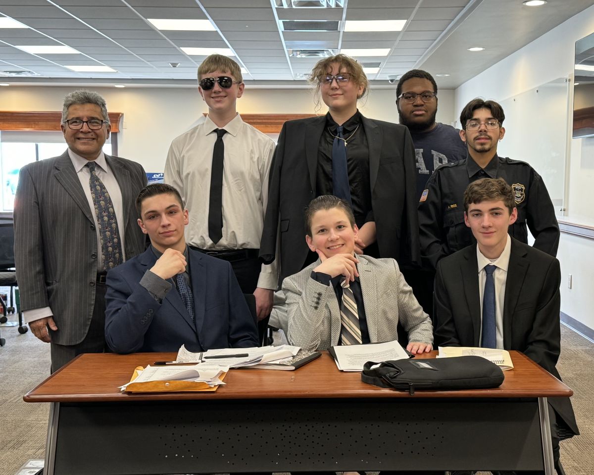 MHS Represents at Mock Trial Competition | District News Details