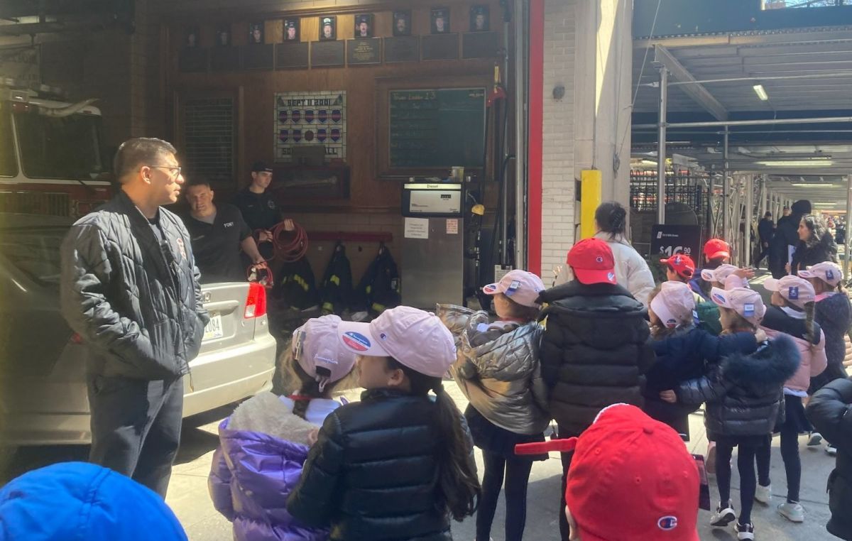 First Graders Tour the Ramaz Neighborhood and Learn About Community ...