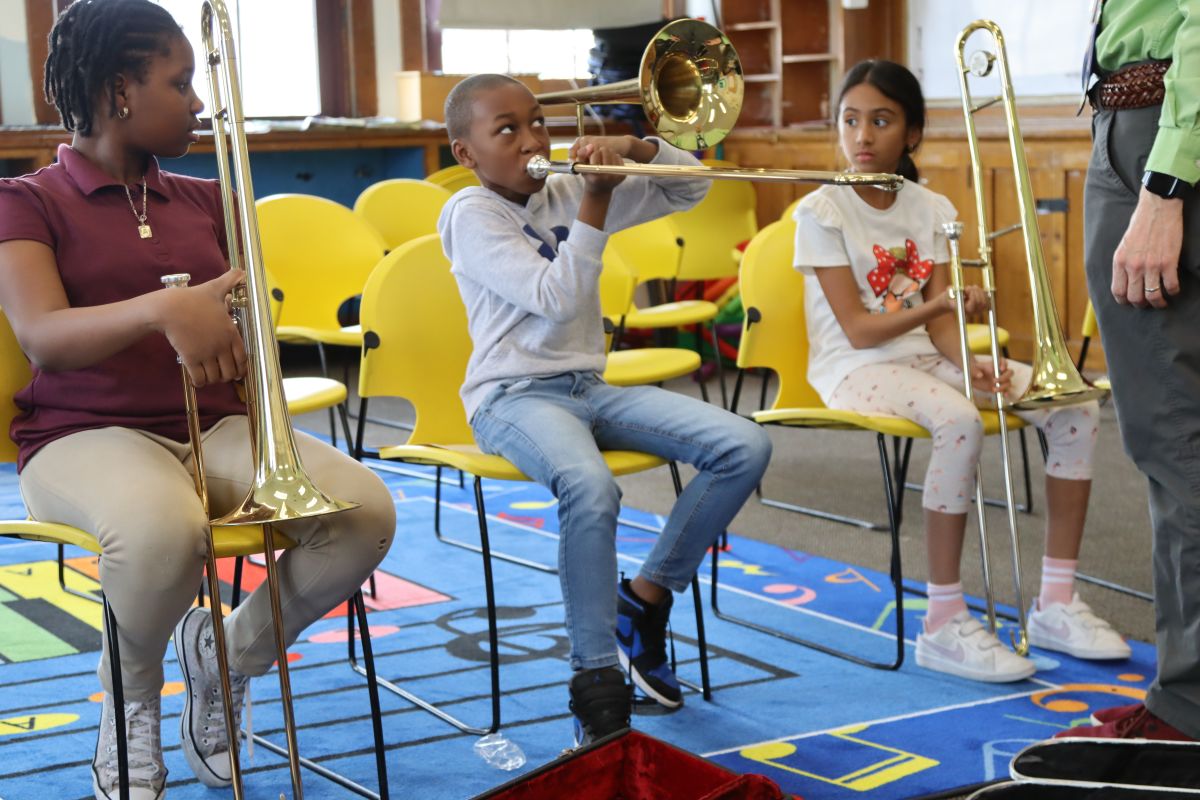 Fourth-grade students at Graham School start band lessons | News Details