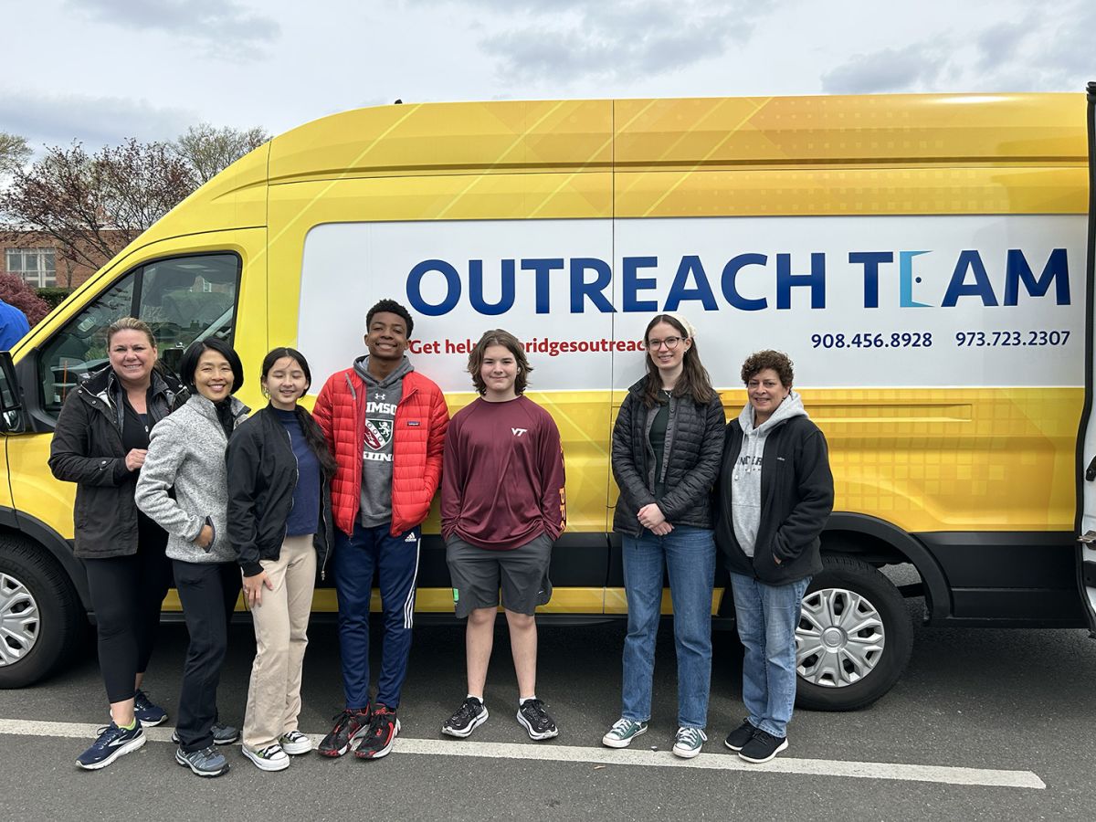 Students Make and Deliver Sandwiches for Bridges Outreach | Morristown ...