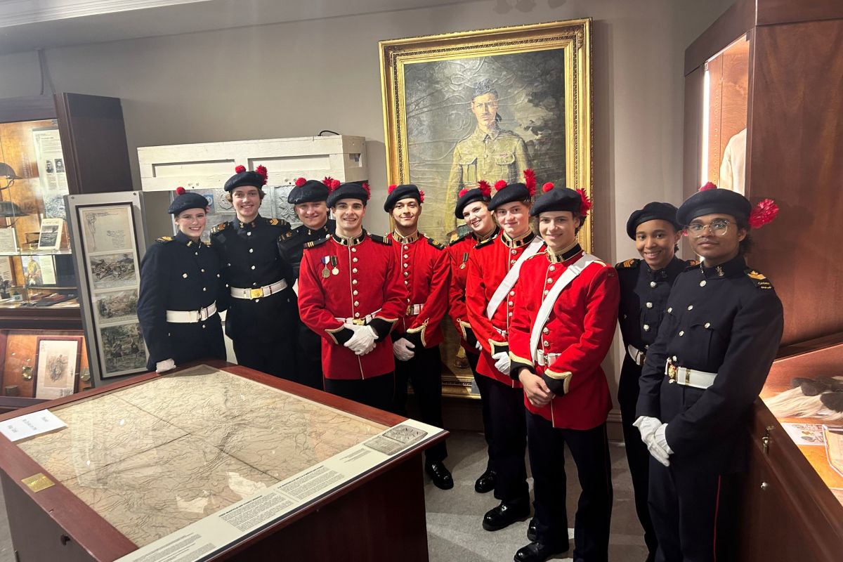 Forward march | Details