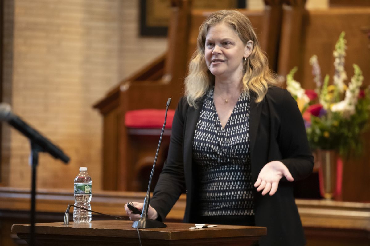 Weeden Lecture Engages, Informs, and (Pleasantly) Surprises | News Detail