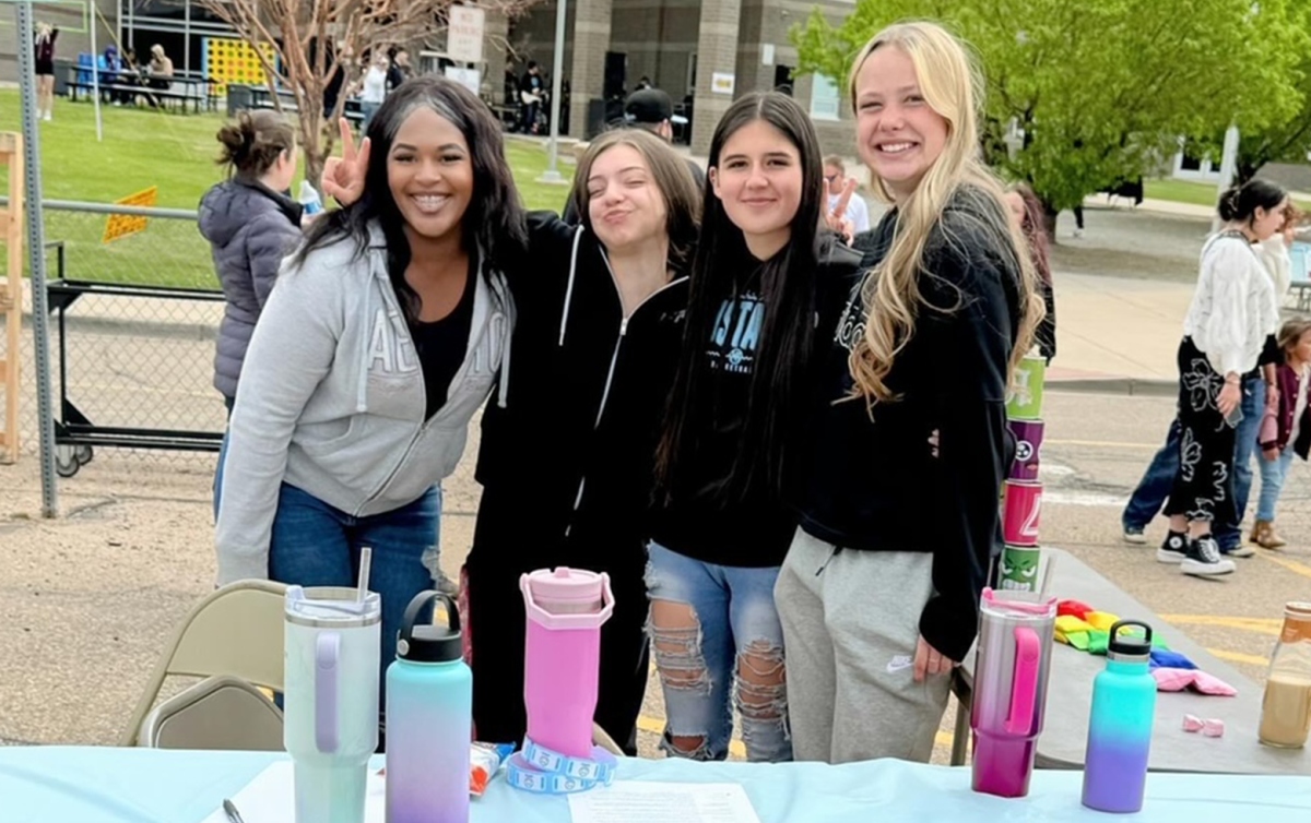 Mountain Range High School hosts first community fair | News Details
