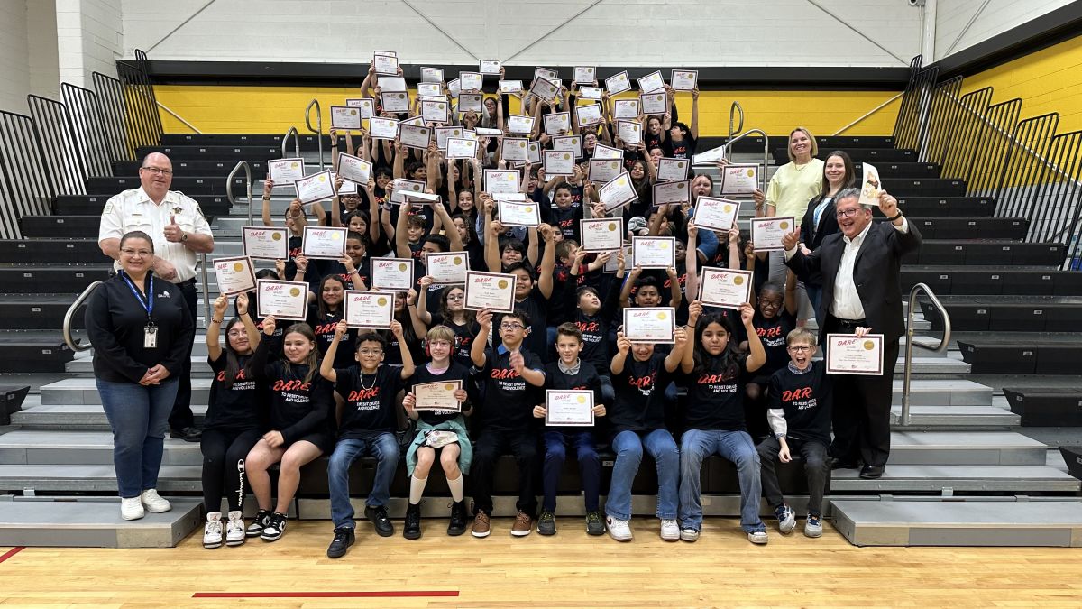 Elmwood and John Mills graduate 2023-24 D.A.R.E. programs | District ...
